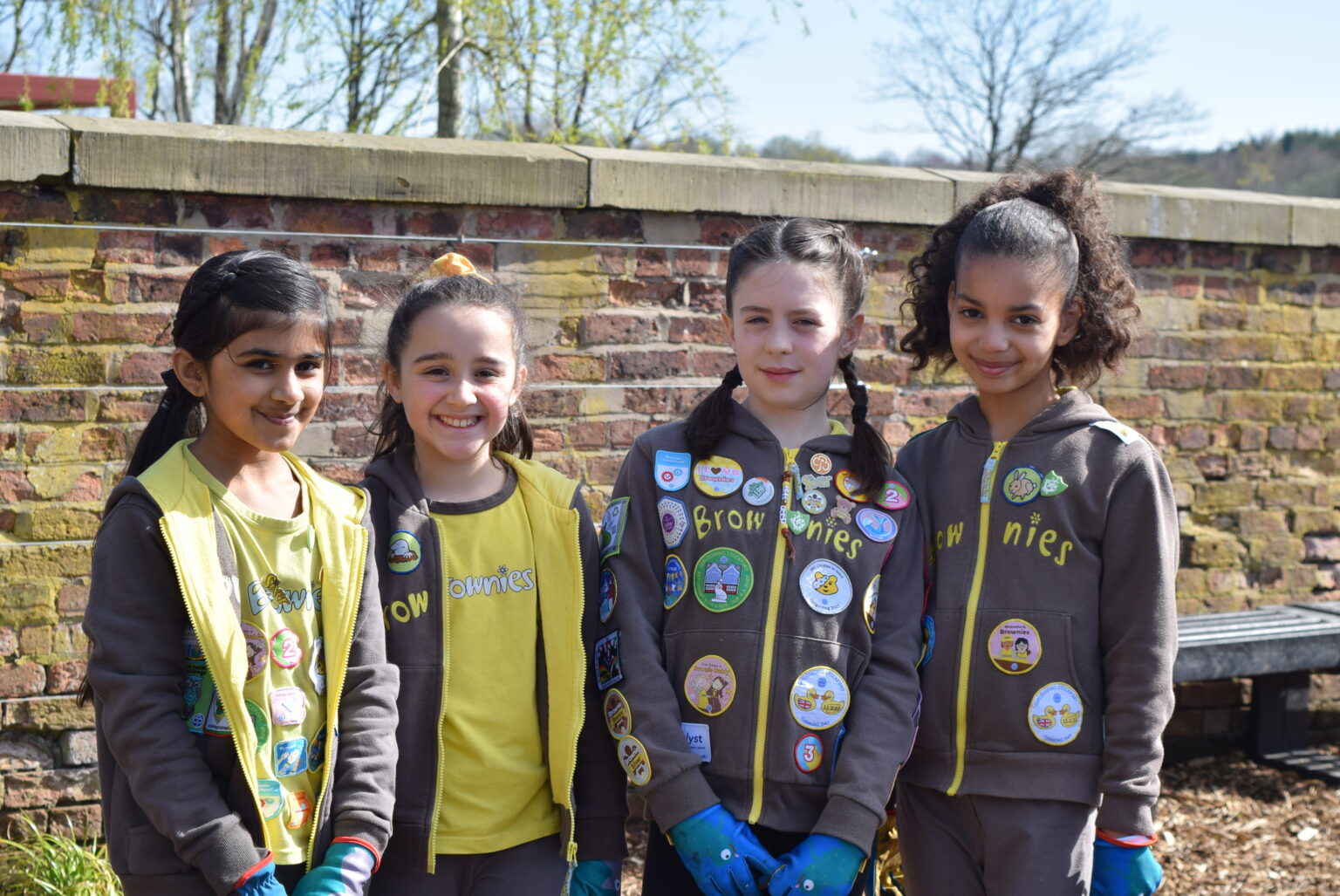 Girlguiding Volunteers | Opportunities for Volunteers | Girlguiding ...